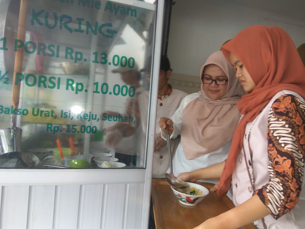 Hadir di Kota Bogor, Bakso Kuring Sambal Hujan Gerimis Asli Cabai ...