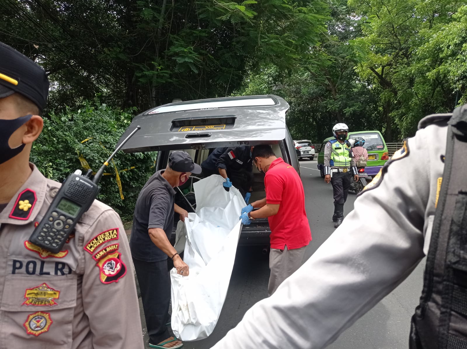 Di Semak-semak Petugas Lampu Taman Temukan Sesosok Mayat Tanpa Identitas, Adji: Saya Pikir ...