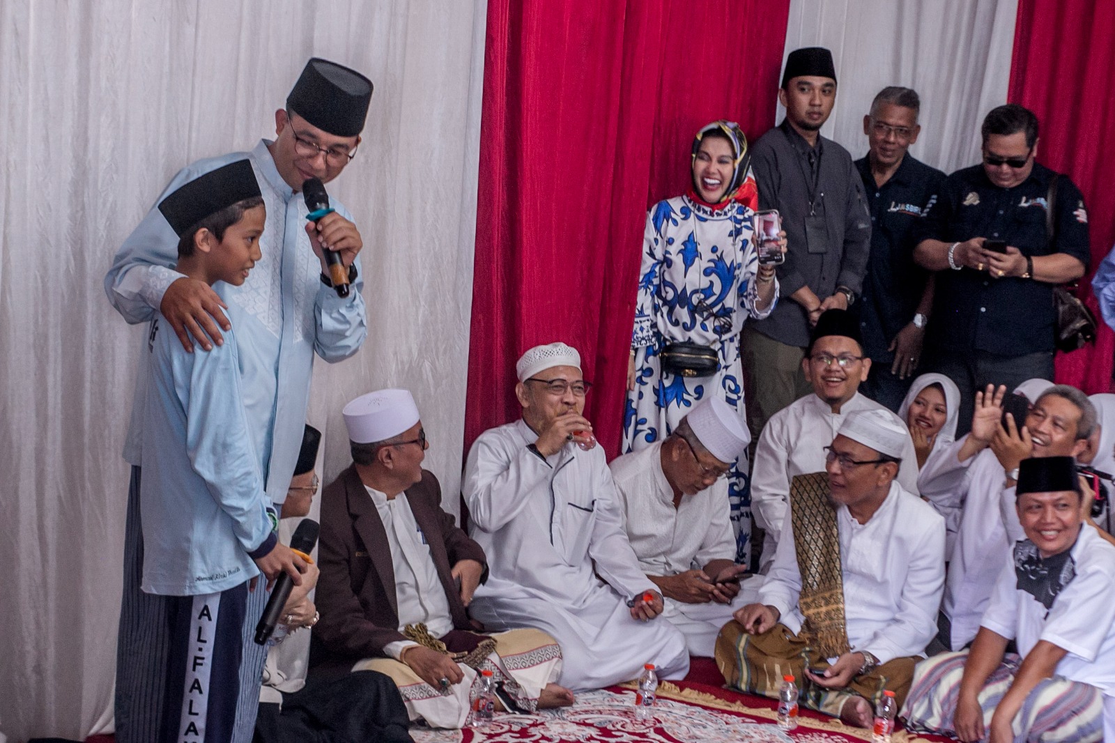 Capres Anies Ngaku Kunjungan Ke Ponpes Al-Falak Pagentongan Bagian dari Keluarga Besar - Bogor ...