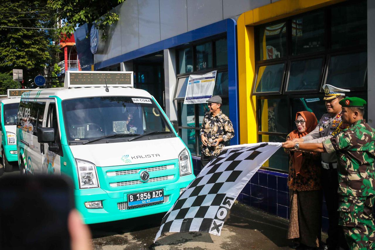 Angkot Listrik Mulai Diuji Coba, Layani 30 Titik Pemberhentian Tarif Rp ...